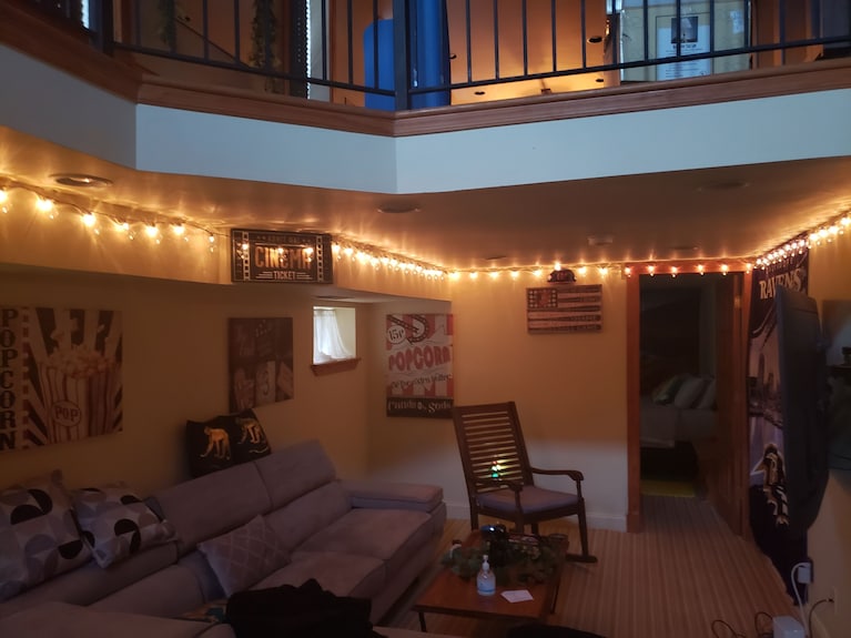 Exclusive Sunken Living Room Soaring Exposed Brick - Johns Hopkins University, Baltimore