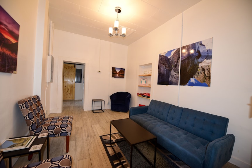 Carmen's Marfa Hotel/armando Room 1 Queen Bed - Marfa, TX