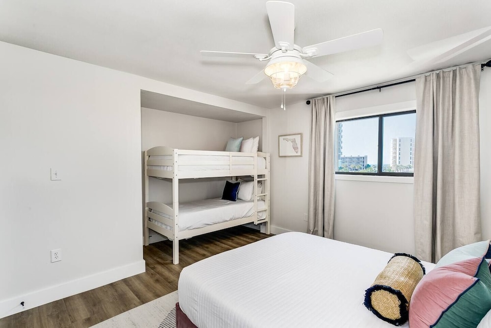 Newly Renovated|beach & Pier Access|sound View - Pensacola Beach, FL