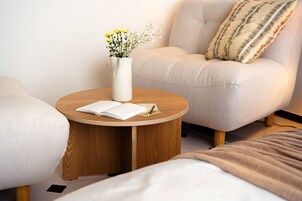 Estúdio | Camas com colchões de espuma com sistema de memória, cortinas blackout