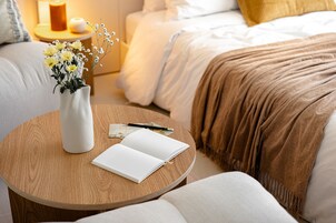 Estúdio | Camas com colchões de espuma com sistema de memória, cortinas blackout
