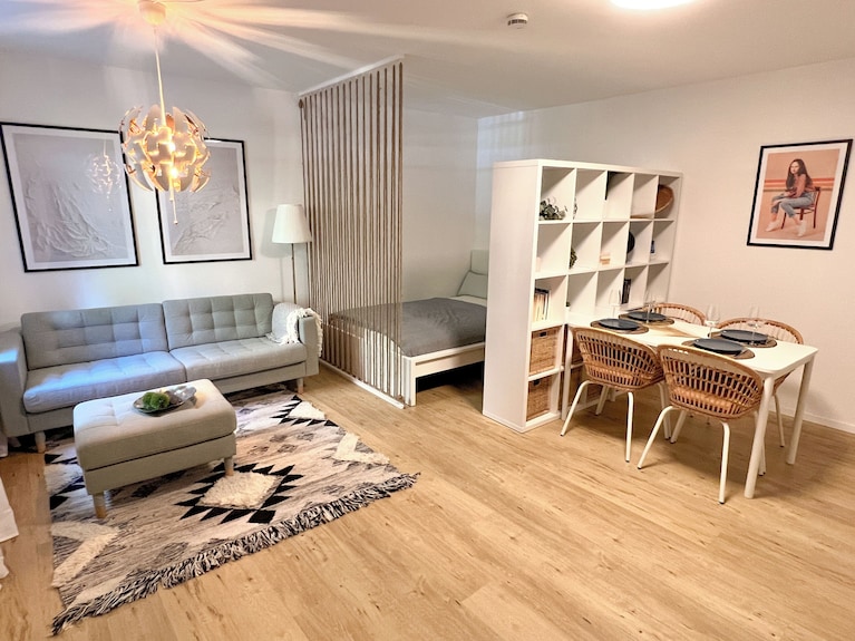 Jupas° | Red Rock Home - Balcony & Parking Lot - 트리어