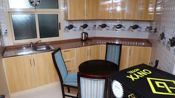 Apartamento Standard, 1 quarto | Cozinha privada | Um frigorífico, utensílios de cozinha