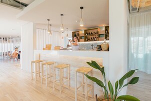 Bar junto à piscina