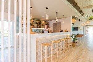 Bar à beira da piscina