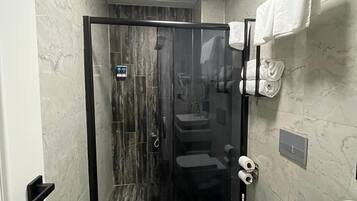 Quarto Clássico | Casa de banho | Toalhas fornecidas