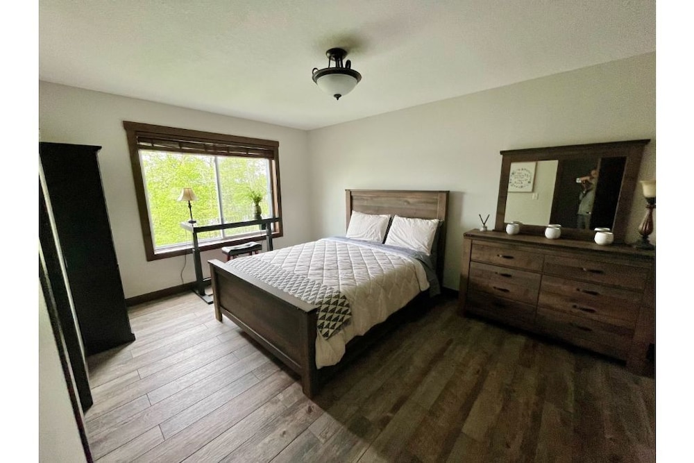 Exceptional Property On Pelican Lake! Short Walk To Breezy Resort, Beaches, Park - Crosslake, MN
