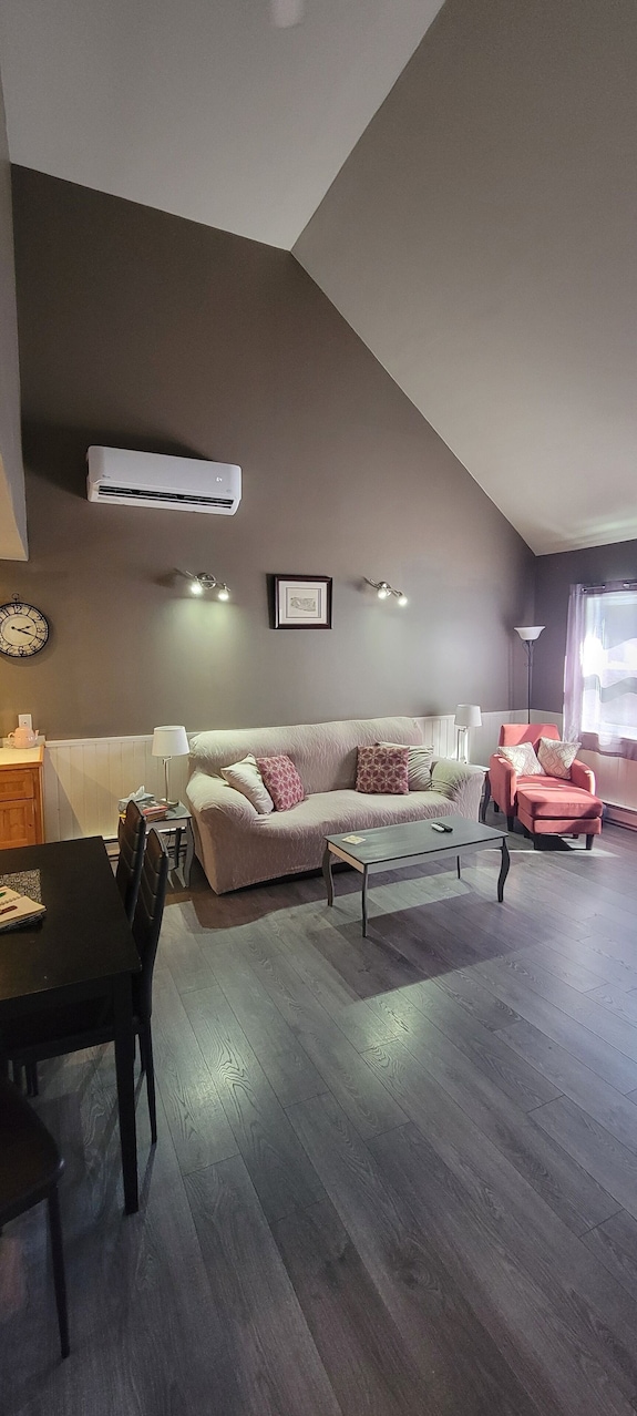 Naini's Rental, 4 Bedrooms, Located On Deer Island, N.b. 5 Mins From The Water. - ニュー・ブランズウィック