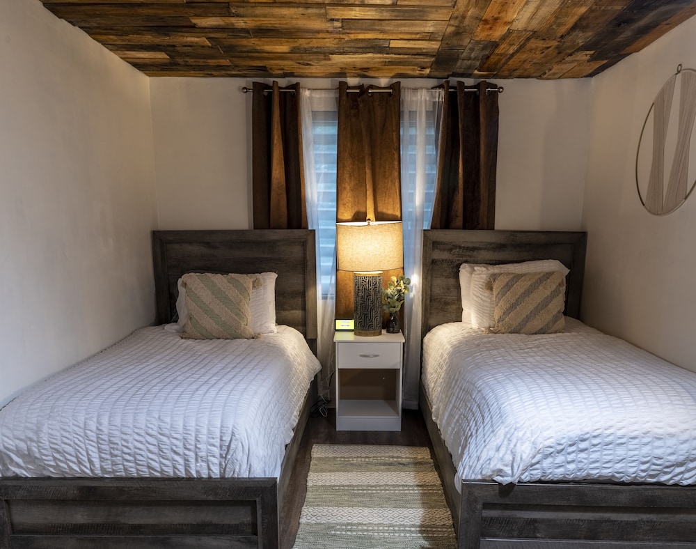 Stylish, W/ Outdoor Living, 4 Min To Busch Gardens - Tampa, FL