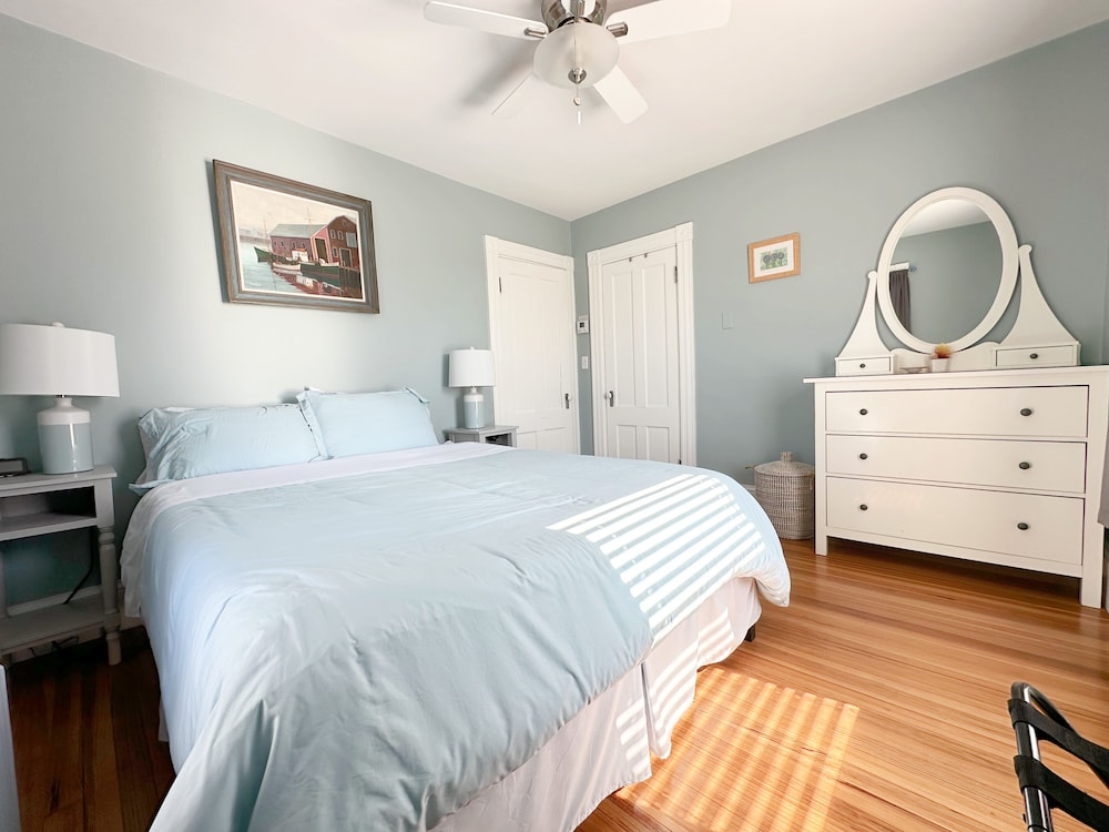 Charming 3-bedroom Home Near Downtown Portsmouth! - Portsmouth, NH