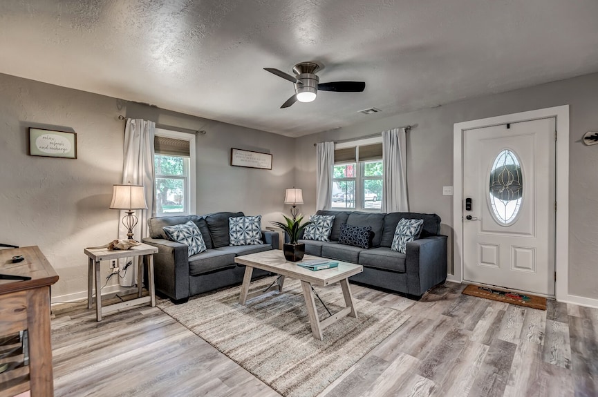 Home Away From Home With Amenities & Private Fenced Yard. Walking Distant To Osu - Stillwater, OK