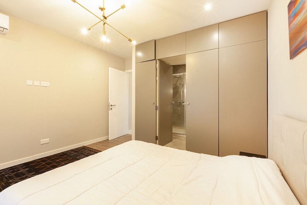 Brand New 1 Br In Central Malta-hosted By - Malta International Airport (MLA)