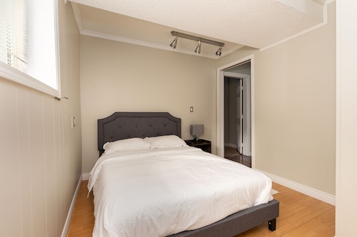 ☀Bright & Serene ~ 5★ Central Location ~ Bbq ~ Pkg - Abbotsford