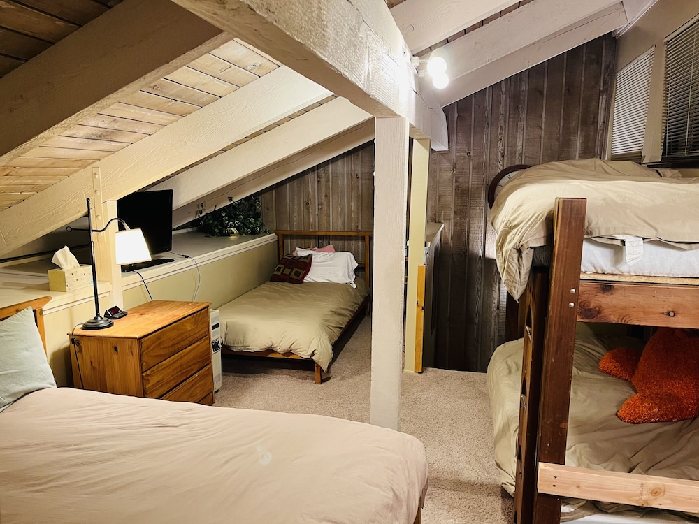 Newly Remodeled in 2020, Amazing Great Room/Kitchen! Sleeps 7 - Mammoth ...