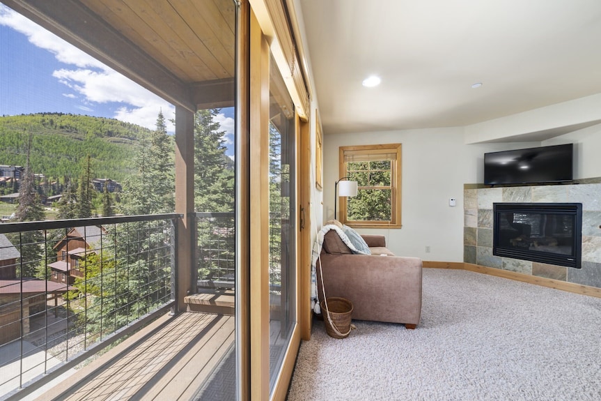 Pet Friendly, Ski Shuttle, Resort Amenities! - Colorado