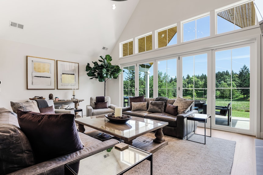 Pearl Of The Valley: Opulent Living In The Dundee - Dundee, OR