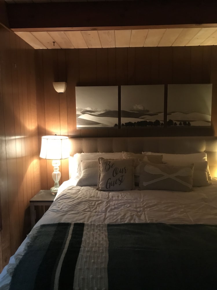 Lakeview Cabin Close To Lake And Town. - Crestline, CA