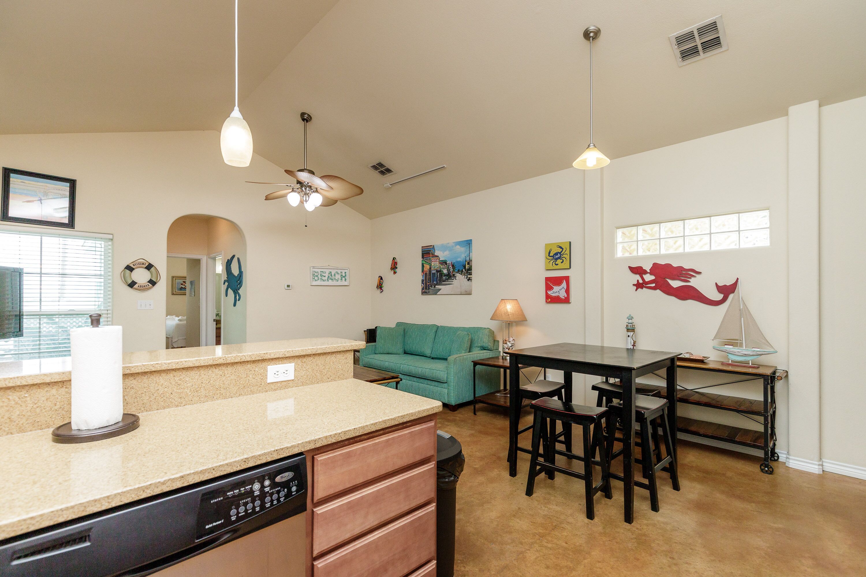 Pet-friendly Retreat W/a Private Patio, Tropical Pool, & In A Great Location! - Corpus Christi, TX