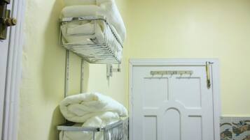 Quarto Duplo ou Twin Deluxe | Quartos insonorizados, ferro/tábua de engomar, Wi-fi grátis