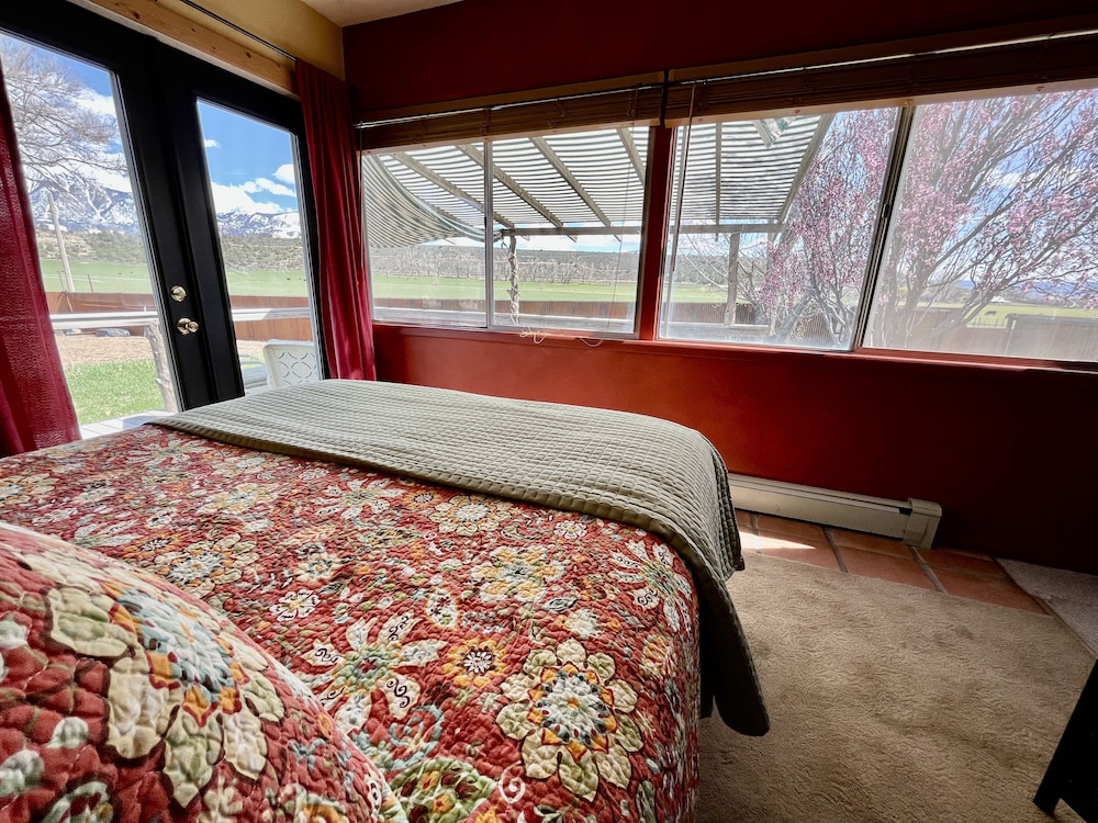 Beautiful Farmhouse- Sleeps up to 7. - Delta County | Vrbo