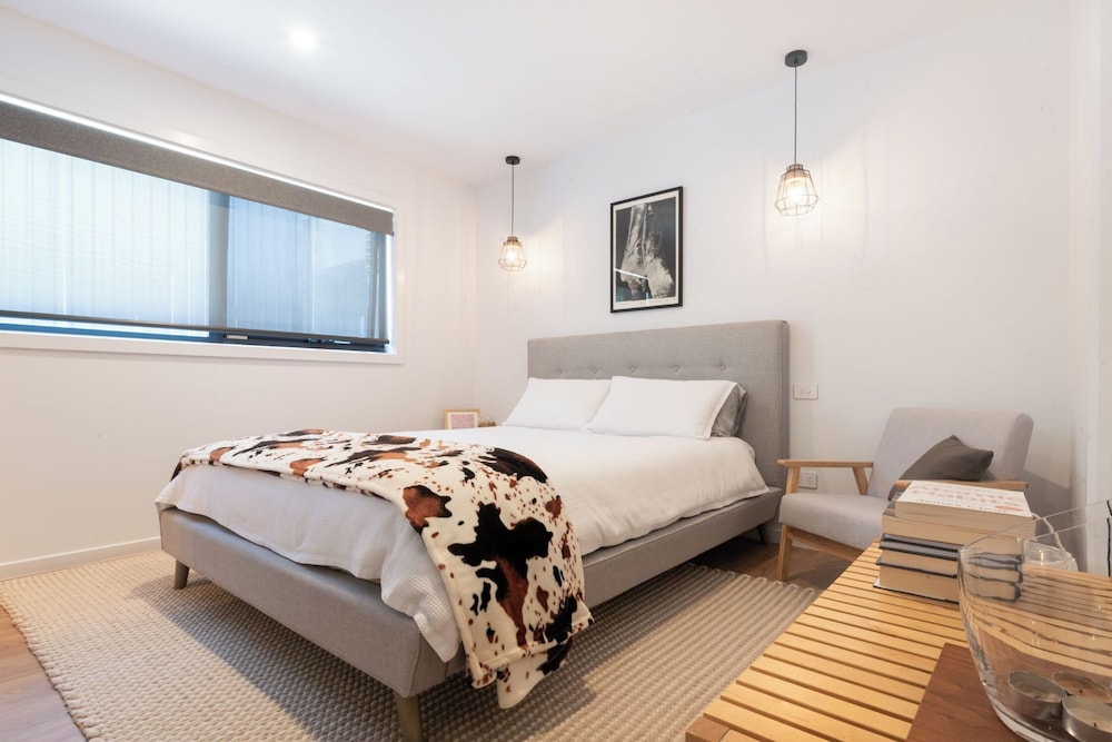 Impressively Spacious, Modern & Convenient - Launceston