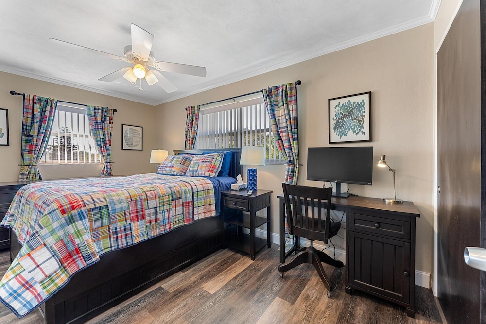 5br Beach House: Heated Pool, Hot Tub & Tiki Bar - Cocoa Beach, FL