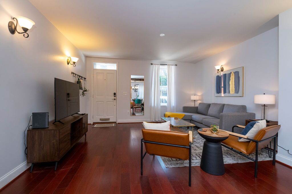 Charming 4 Bedroom Home Just Steps To The Water! - Baltimore, MD