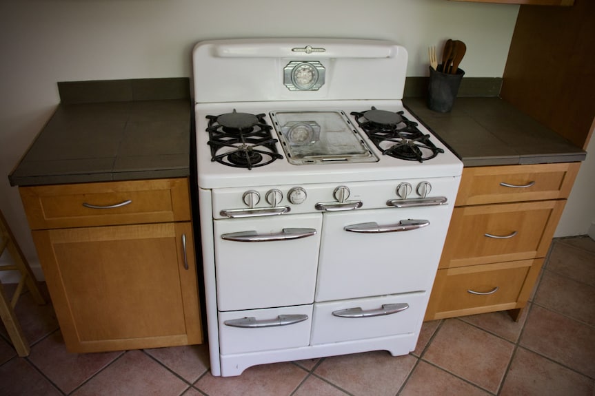 Renovated Farmhouse On 3/4 Acre - Ventura