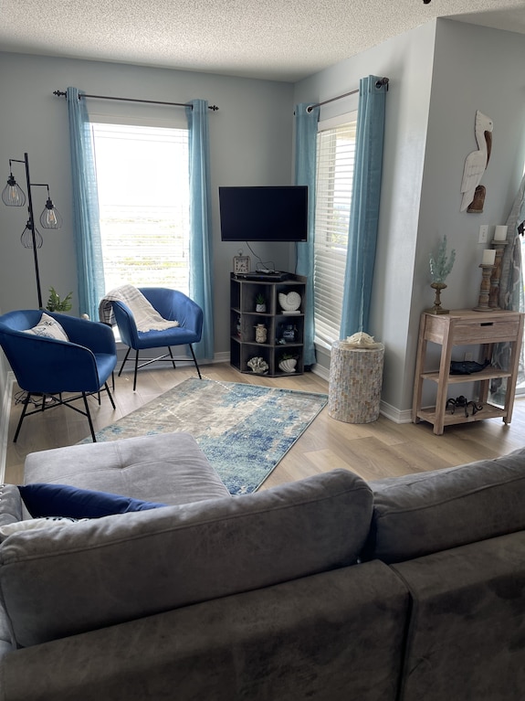 Beautifully Remodeled Bay Front Condo - Navarre, FL