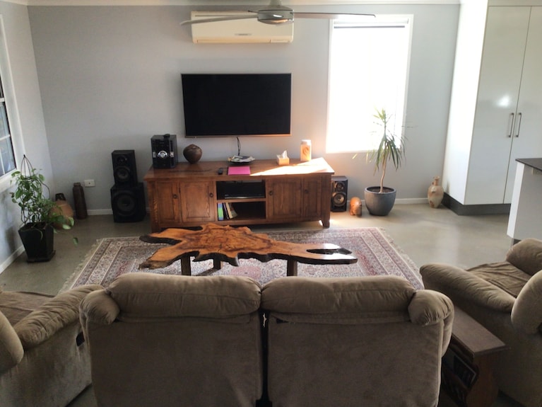 4 Bedroom Home. Close To Restaurants,fast Food, Shopping And Hospital - 洛坎普頓