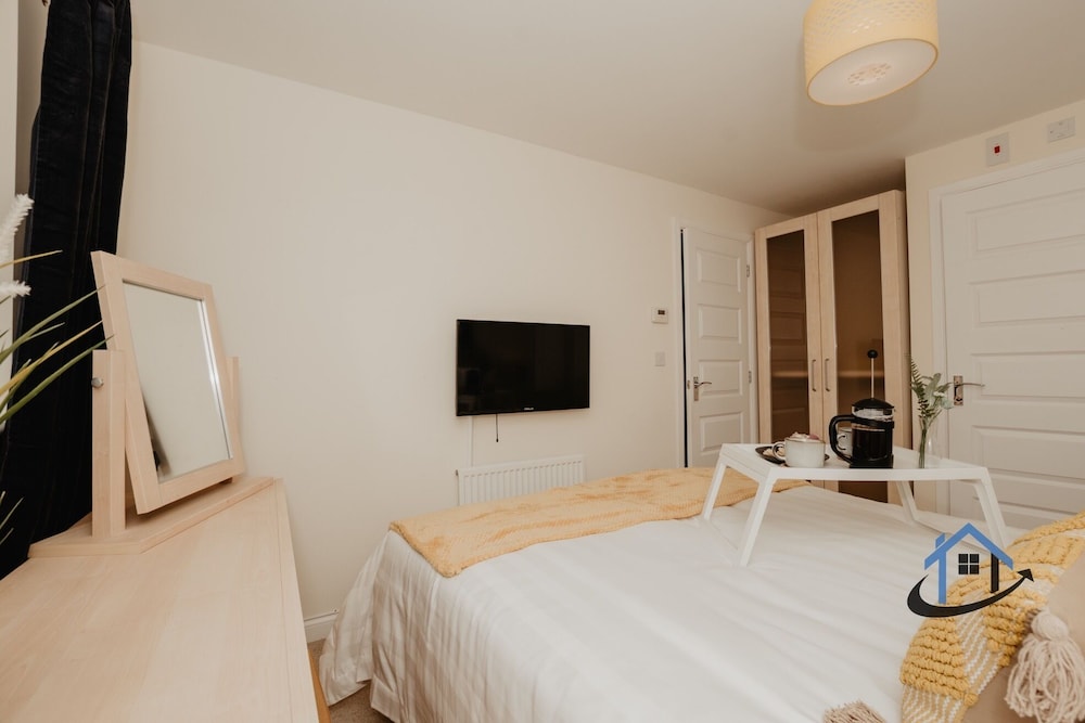 King Bed, Pets, Corporates, Parking X2, Fast Wifi - Corby