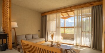 Quarto luxo | Área de estar | Livros