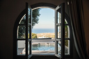 Deluxe Suite with Sea View and Jetted Tub | Vista do quarto