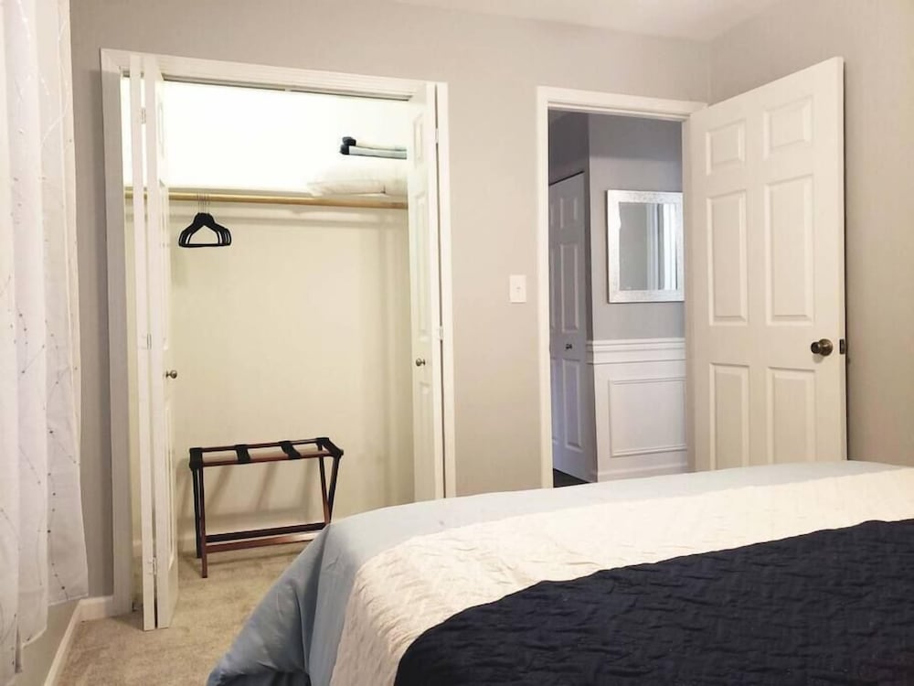 Saint Charles Private 2bd| River Trail, Forest Preserve! - Elgin, IL