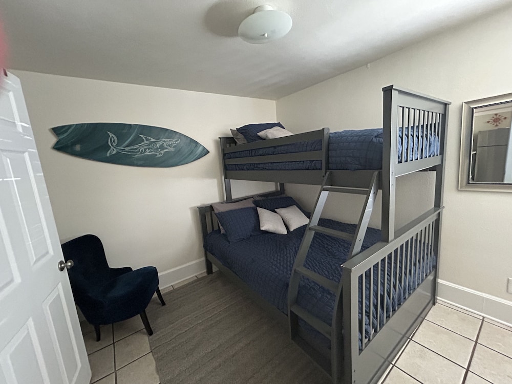 6 Blocks To The Beach - Beach Bungalow Style Apartment - Virginia