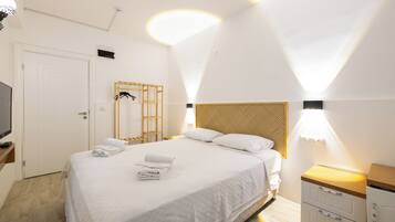 Economy Room (Bodrum Kat - Basement) | Frigobar, cofres nos quartos, escrivaninha, cortinas blackout