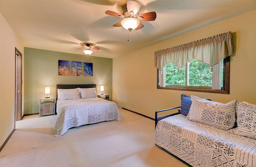 Premium 3br 3ba With Hot Tub & Pool, Near All Of Lacrosse's Top Rated Activities - La Crosse, WI