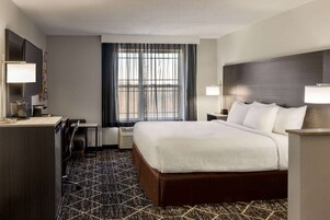 Quarto, 1 cama king-size, não fumadores | Secretária, secretária adequada para computadores portáteis 