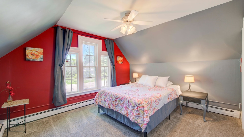 Blue Iris House - Your Charming Lake City Retreat - Minnesota