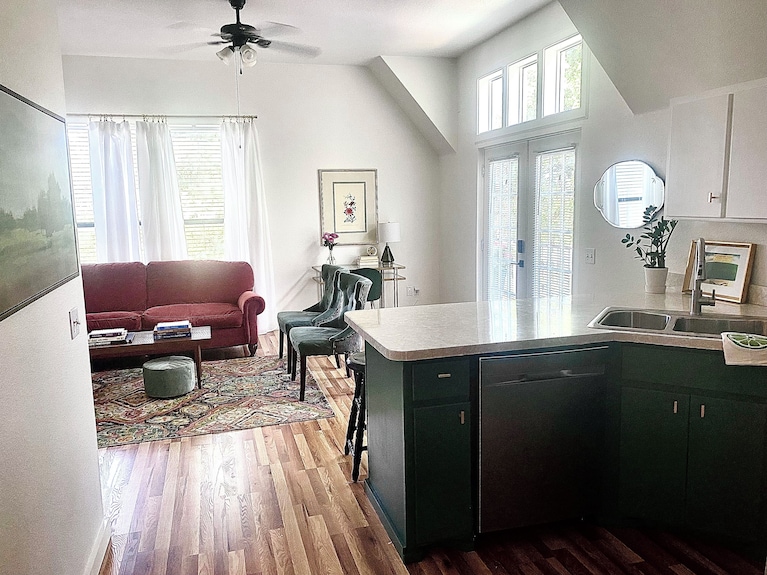 Comfy 2bedroom/1 Bath Apt, With A Pool, Large Patio, Near Downtown Weatherford. - Weatherford, TX