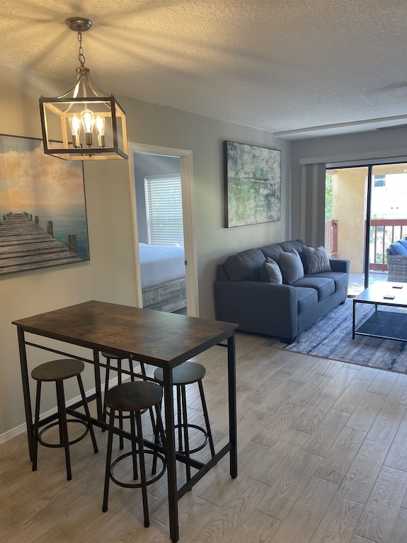 Beautiful & Spacious 2br/2ba Beach Condo - Jacksonville Beach, FL