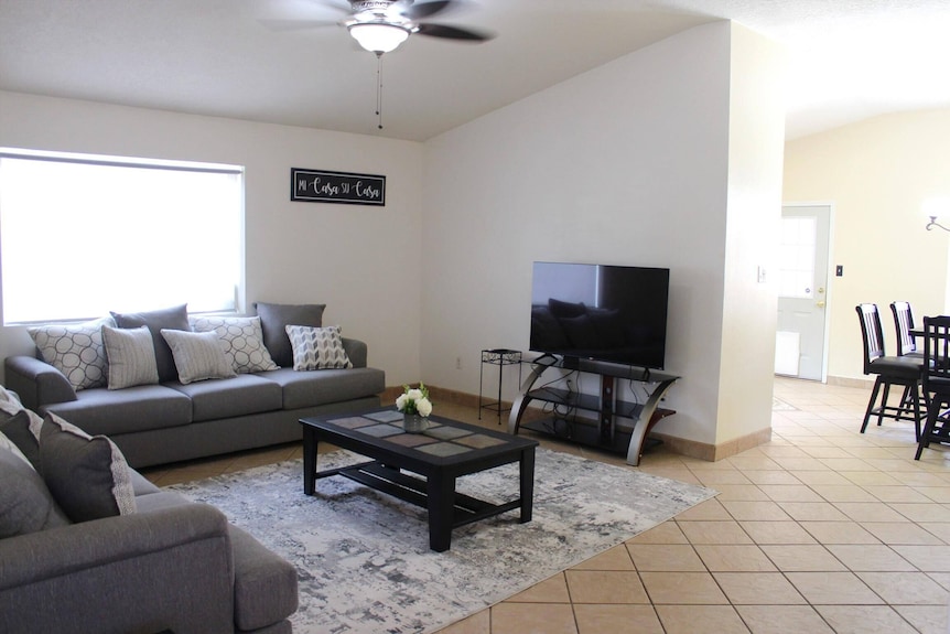 Spacious Escape, 1kb, 2qb, Wifi - Private Yard - Albuquerque, NM