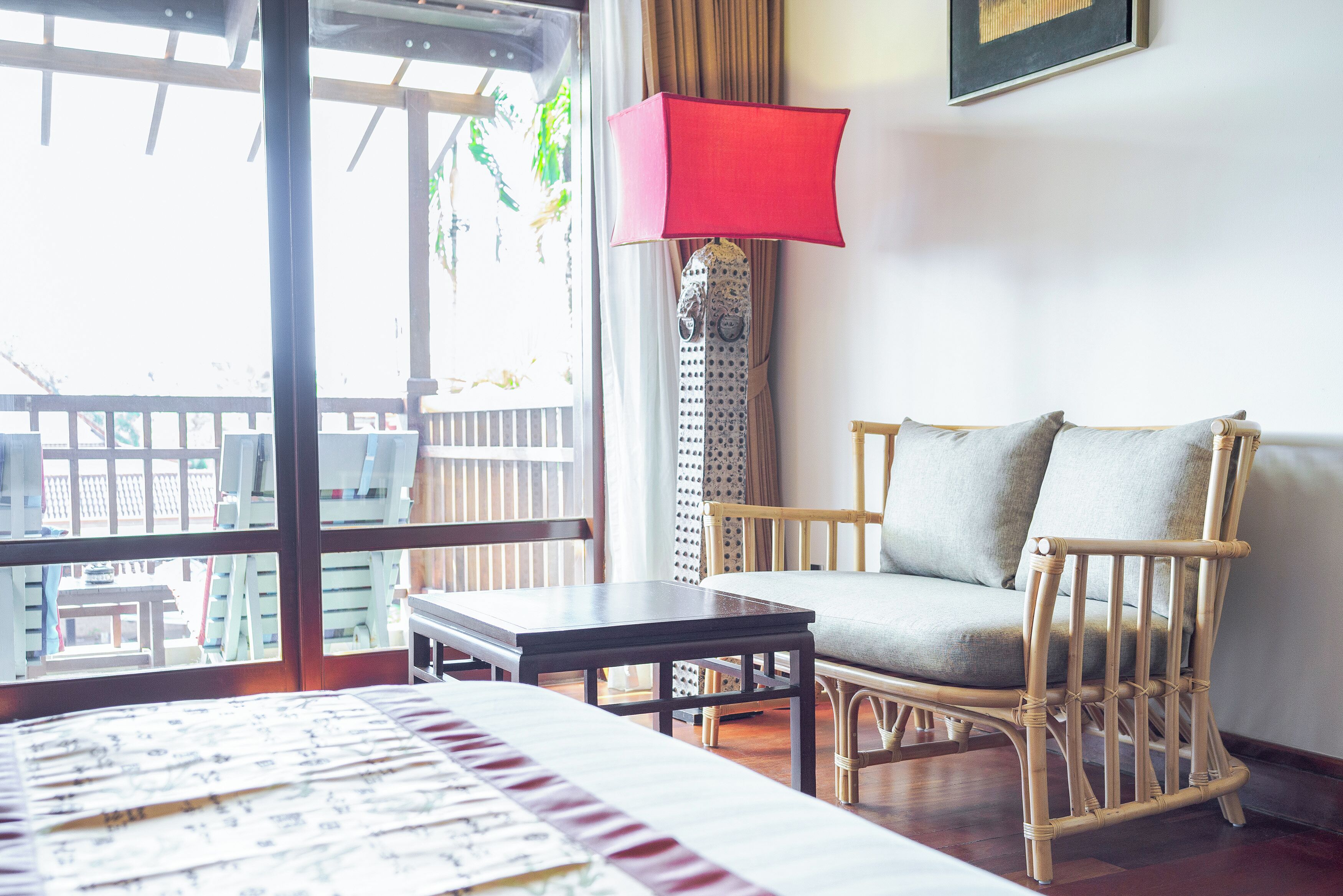 Quarto Duplo ou Twin Deluxe, vista para a piscina | Minibar, cofre no quarto, secretária, Wi-fi grátis 