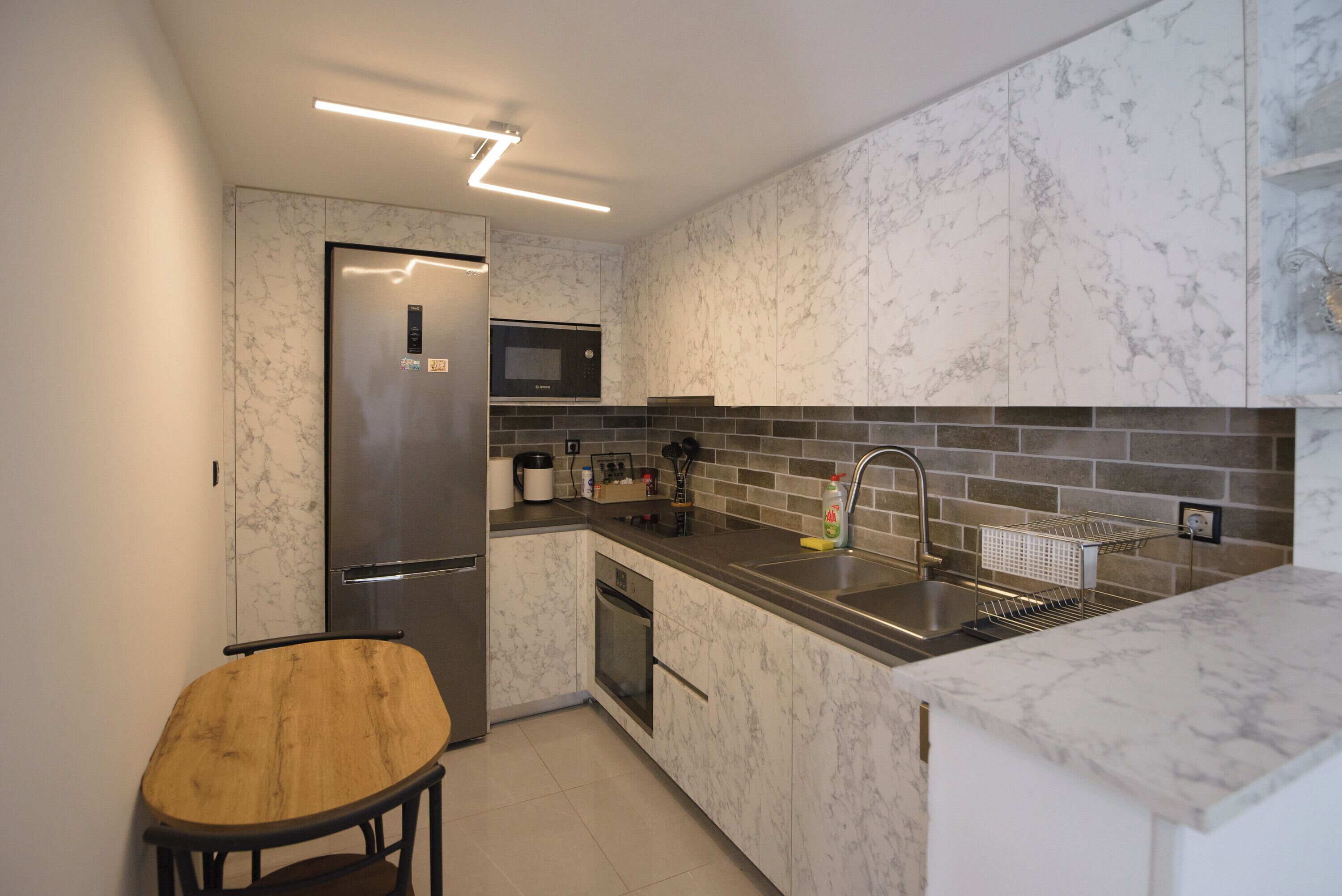 Apartamento família | Cozinha privada | Geladeira, cooktop, chaleira elétrica