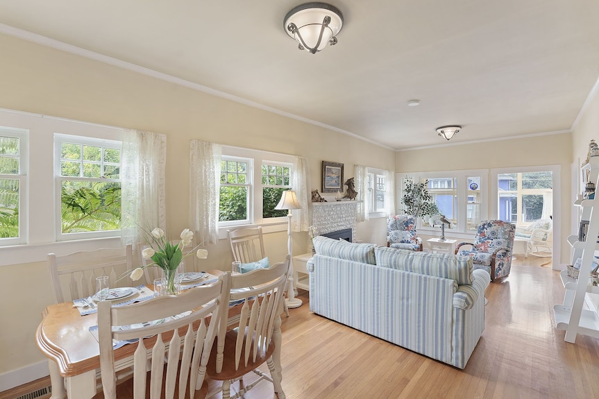 3859 Beach Bungalow ~ Walk To Bay And Restaurants - Monterey, CA