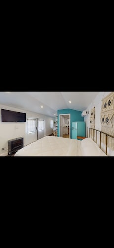 Tiny Home Minutes From Tampa Airport - Tampa, FL