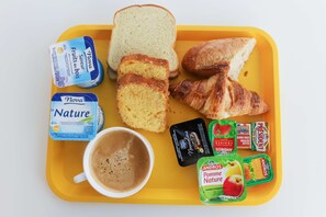 Pequeno-almoço tipo buffet diário mediante uma taxa 