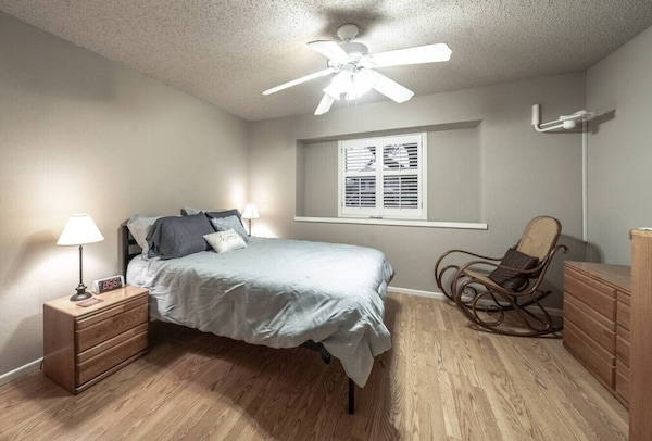 Sunny Side Town Home - 2br\/2ba - Lubbock, TX