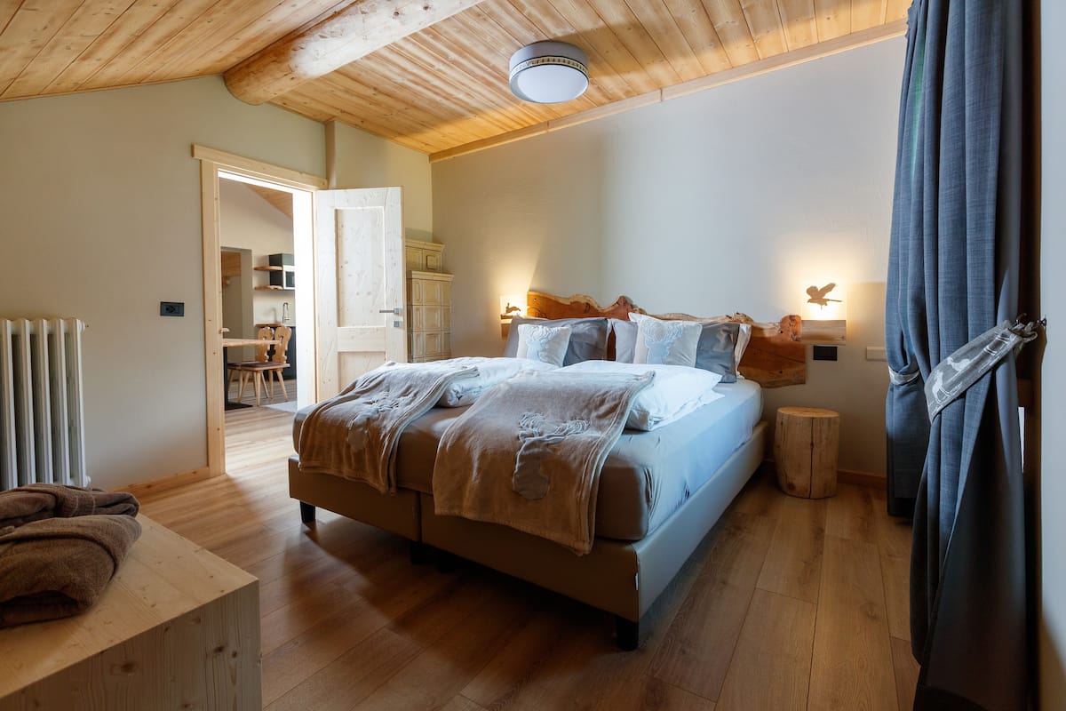 Quarto Familiar | 1 quarto, roupa de alta qualidade, edredões de penas