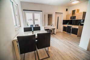 Apartamento (Apartment 5) | Cozinha americana privada | Geladeira